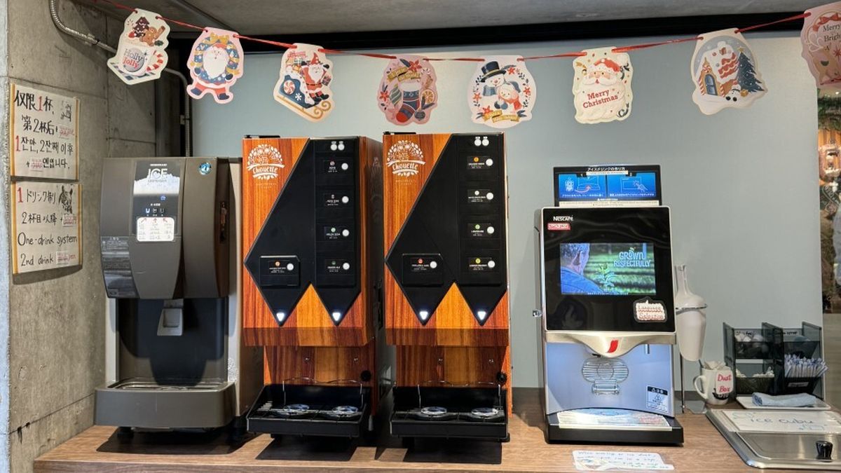 OsakaShinsaibashi Happy Owl Cafe Chouette - Restaurant Guide - TableCheck