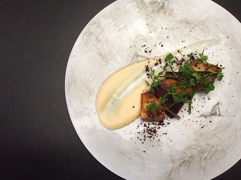 THE MOON - Restaurant Guide - TableCheck